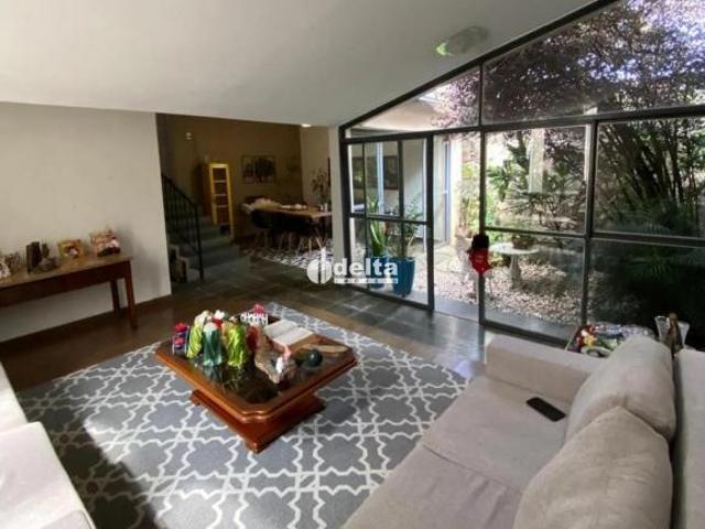 Apartamento com 3 quartos sendo 1 suíte disponível para Venda no Bairro Martins em Uberlândia MG