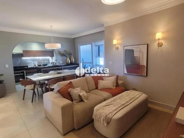 Apartamento com 3 quartos sendo 1 suíte disponível para venda no bairro Martins em Uberlândia MG