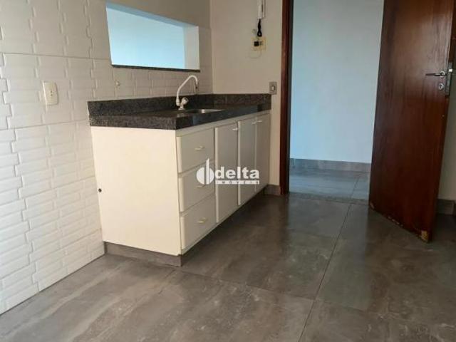 Apartamento com 3 quartos sendo 1 suíte disponível para venda no bairro Martins em Uberlândia MG