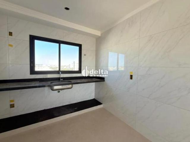Apartamento com 3 quartos sendo 1 suíte disponível para venda no bairro Novo Mundo em Uberlândia MG
