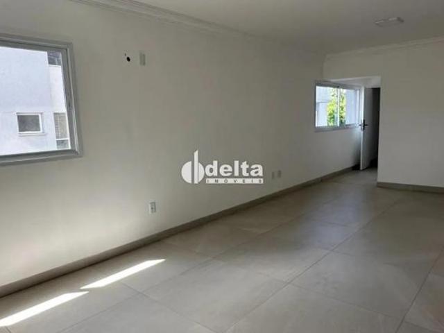 Apartamento com 3 quartos sendo 1 suíte disponível para venda no bairro Patrimônio em Uberlândia MG