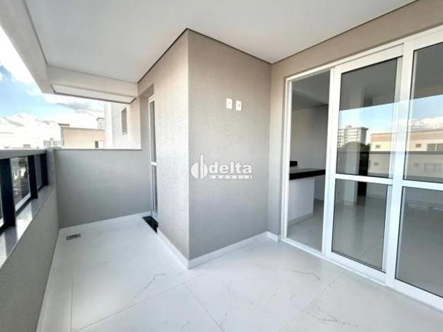Apartamento com 3 quartos sendo 1 suíte disponível para venda no bairro Santa Mônica em Uberlândia