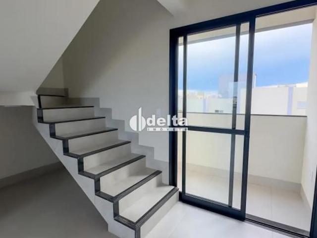 Apartamento com 3 quartos sendo 1 suíte disponível para venda no bairro Santa Mônica em Uberlândia M