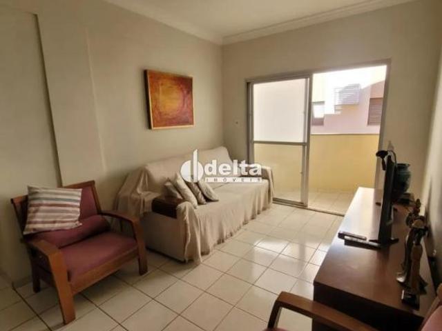 Apartamento com 3 quartos sendo 1 suíte disponível para venda no bairro Saraiva em Uberlândia MG