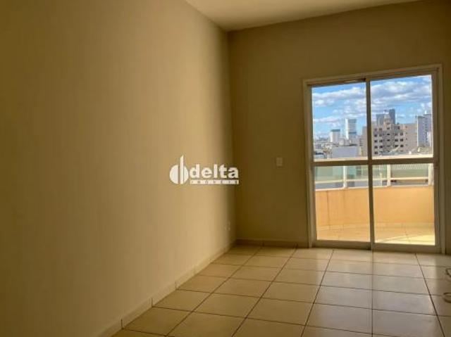 Apartamento com 3 quartos sendo 1 suíte disponível para venda no bairro Saraiva em Uberlândia MG