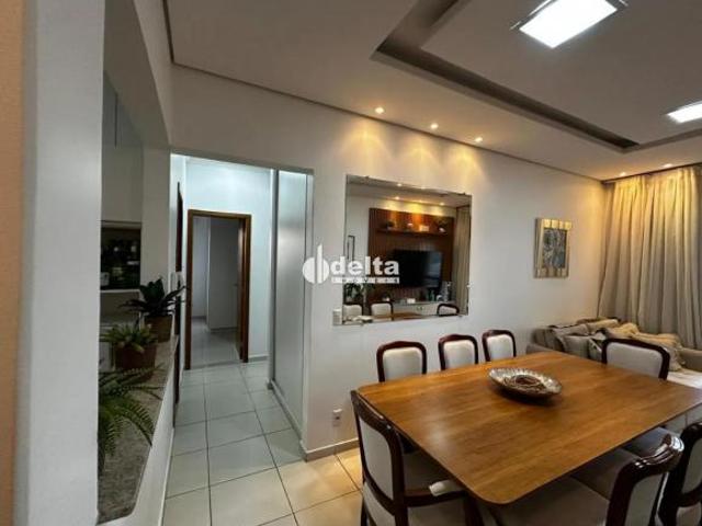 Apartamento com 3 quartos, sendo 1 suíte disponível para venda no bairro Saraiva em Uberlândia MG