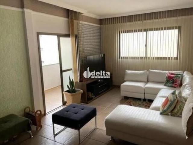 Apartamento com 3 quartos sendo 1 suíte disponível para venda no bairro Saraiva em Uberlândia MG