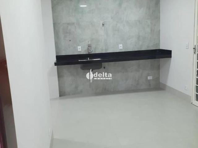 Apartamento com 3 quartos sendo 1 suíte disponível para venda no bairro Saraiva em Uberlândia MG