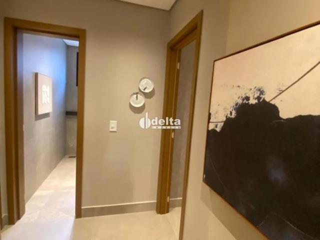 Apartamento com 3 quartos sendo 1 suíte disponível para venda no bairro Saraiva em Uberlândia MG