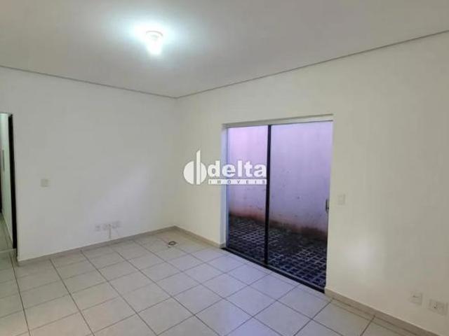 Apartamento com 3 quartos sendo 1 suíte disponível para venda no bairro Segismundo Pereira em Uberl