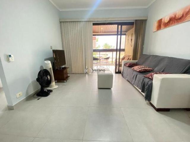 Apartamento com 3 quartos, sendo 1 suíte na praia da Eseada, Guaruj