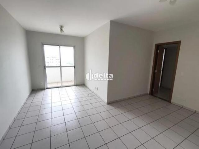 Apartamento com 3 quartos sendo 1 suíte, portaria 24 horas, 1 vaga e aprox. 82m² de área privativa.
