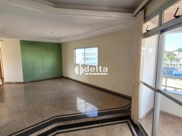 Apartamento com 3 quartos sendo 2 suíte disponível para venda no bairro Martins em Uberlândia MG