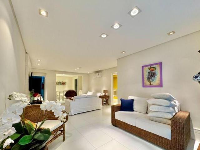 Apartamento com 3 quartos sendo 2 suítes à venda, 120 m² por R$ 1.100.000 Pitangueiras Guarujá/S