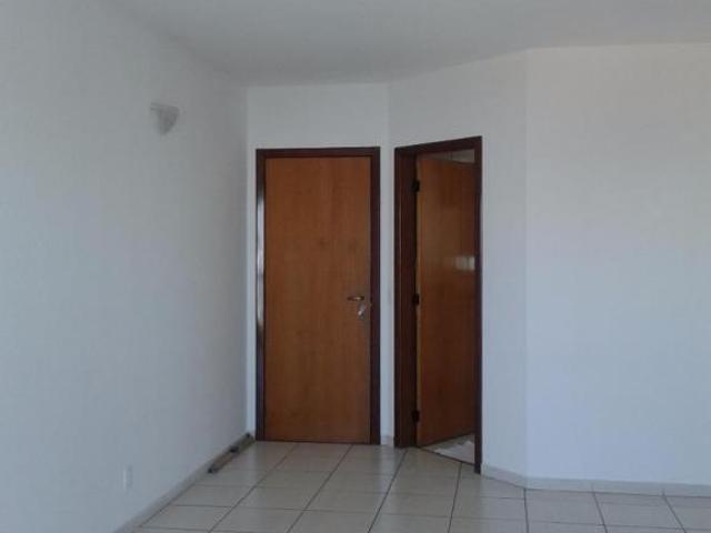 Apartamento com 3 quartos, sendo 2 suítes, com varanda e piscina no condômino, a 5 minutos do shopp