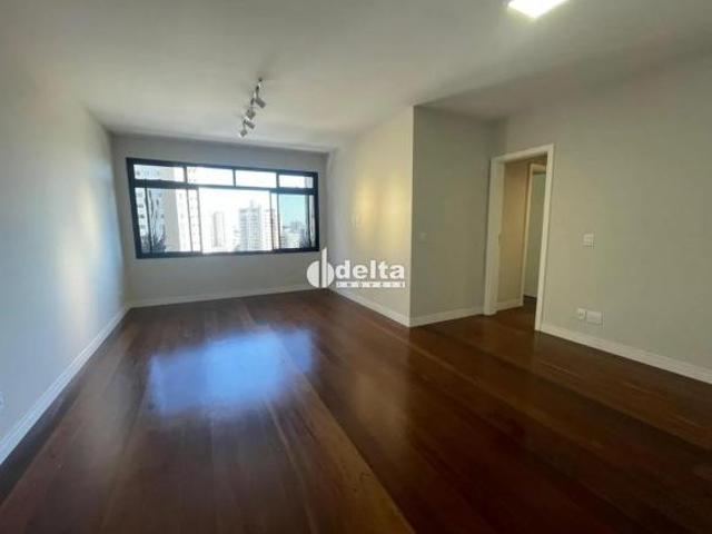 Apartamento com 3 quartos sendo 2 suítes disponível para venda no bairro Centro em Uberlândia MG