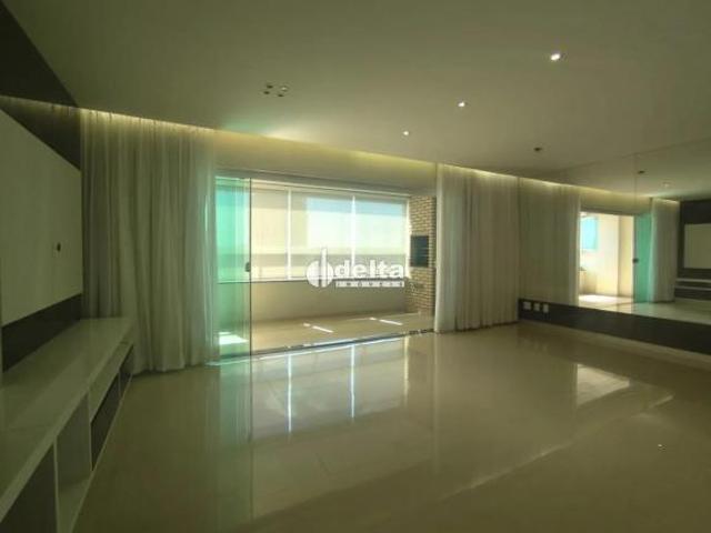 Apartamento com 3 quartos sendo 2 suítes disponível para venda no bairro Santa Mônica em Uberlândia