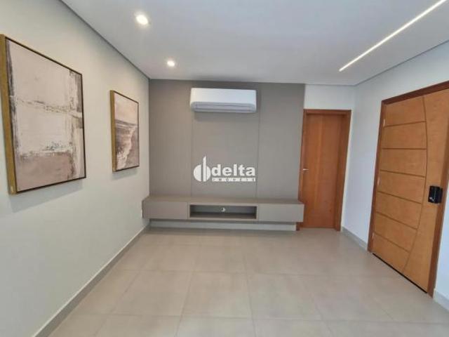 Apartamento com 3 quartos sendo 2 suítes disponível para locação e venda no bairro Martins em Uberlâ