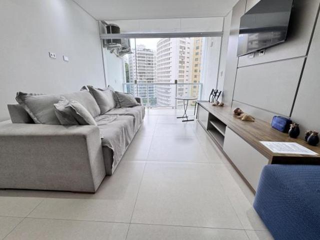 Apartamento com 3 quartos sendo 3 suítes, com vista para o mar na p