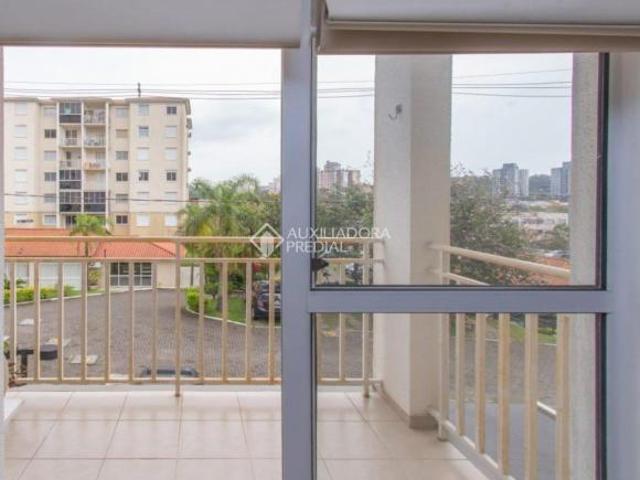 Apartamento com 3 quartos, uma suíte e com sacada no Bairro Alto Petrópolis