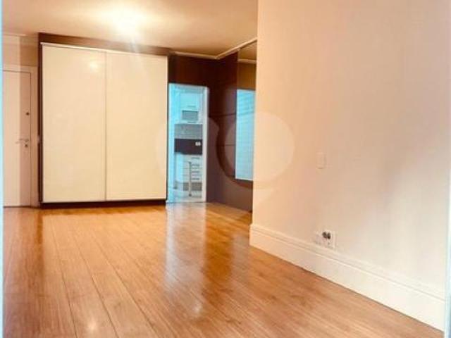 Apartamento com 3 quartos, 110 m² à venda em Moema