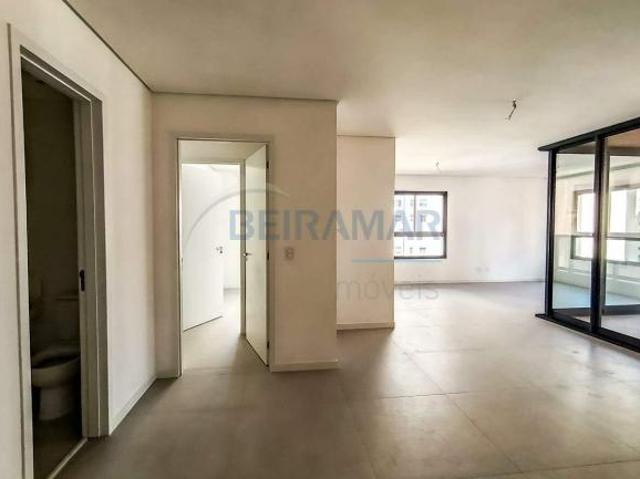 Apartamento com 3 Quartos, 1 Suíte, 2 Semi Suítes, Varanda e Lazer Completo à Venda no Residencial C