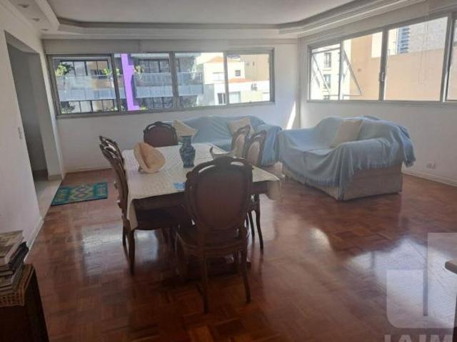 Apartamento com 3 quartos, 1 suíte e 2 vagas em Pinheiros