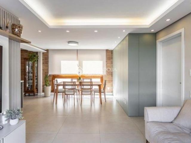 Apartamento com 3 quartos 1 suíte e 2 vagas prédio com elevador No Menino Deus
