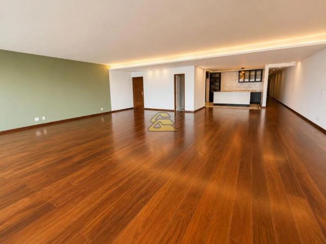 Apartamento com 3 quartos, 268m2