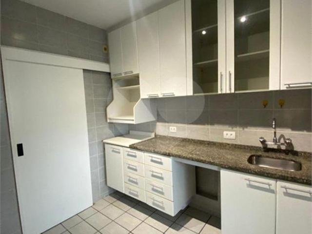 Apartamento com 3 quartos, 2 vagas com 66 m² no Cabral