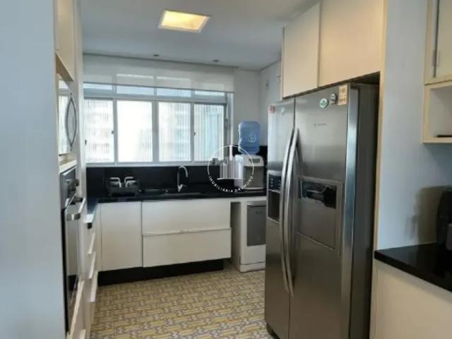 Apartamento com 3 Suítes e 206m² Centro de Florianópolis CEN