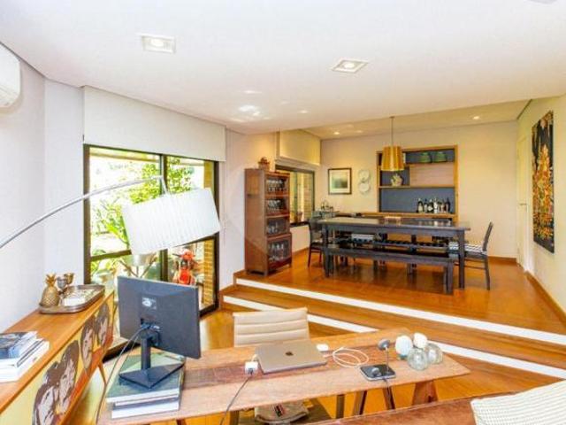 Apartamento com 3 suítes 3 vagas 217m² á venda no Itaim Bibi, São Paulo