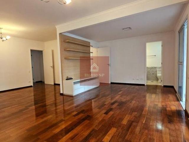 Apartamento com 3 suítes, 3 vagas e com 140m² Moema
