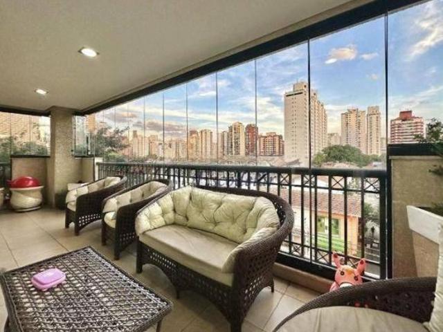 Apartamento com 3 suítes, 3 banheiros e 4 vagas à venda, 180 m², com varanda, Itaim Bibi próximo