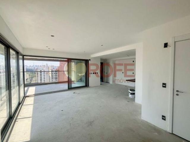 Apartamento com 3 suítes, 141m², na melhor localização de Moema, lazer completo