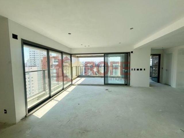 Apartamento com 3 suítes, 141m², na melhor localização de Moema, lazer completo