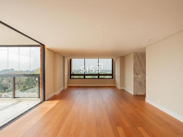Apartamento com 3 Suítes, 226 m² e 4 Vagas a Pouco