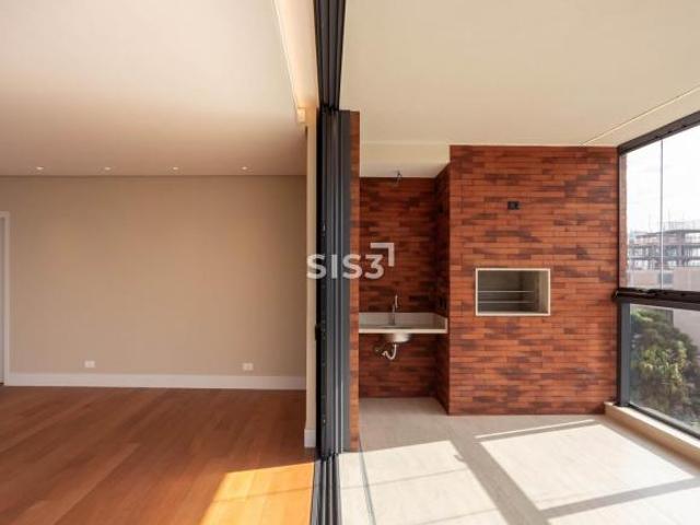 Apartamento com 3 Suítes, 226 m² e 4 Vagas a Pouco