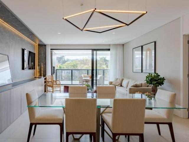 Apartamento com 3 Suítes, 2 Vagas Alto Padrão no Bigorrilho