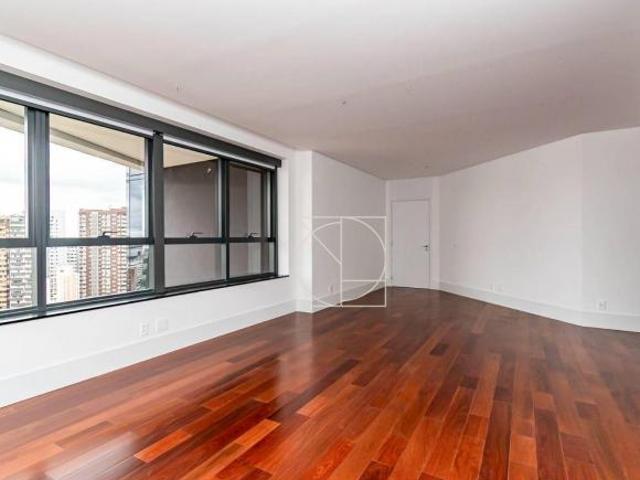 Apartamento com 3 suítes, 323 m² por R$ 8.200.000 Água Verde