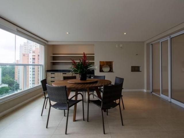Apartamento com 3 suítes 4 vagas a venda em Moema