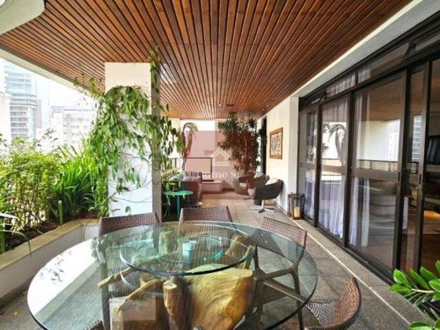 Apartamento com 3 suítes, 4 vagas e com 436m² Cerqueira César