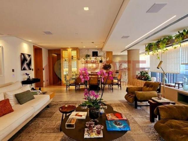 Apartamento com 3 suítes, 4 vagas e com 251m² Vila Nova Conceição