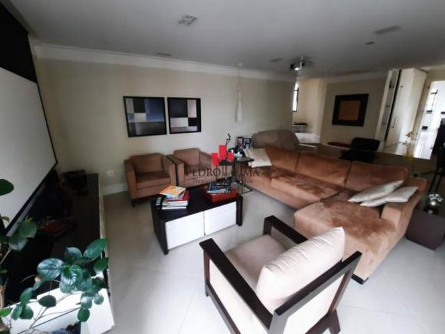 Apartamento com 3 suítes, 4 Vagas no Tatuapé. Condomínio Saint Louis