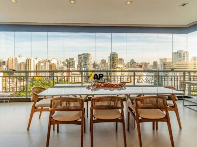 Apartamento com 3 suítes, 5 vagas de garagem no Itaim Bibi