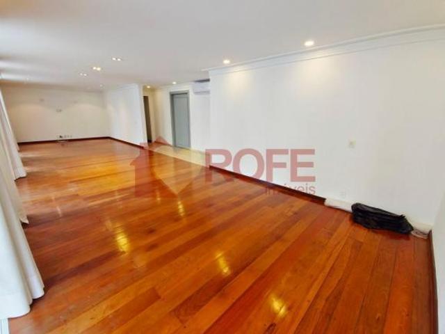 Apartamento com 3 suítes com 250mts! Chateau de Blois
