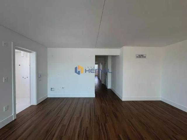 Apartamento com 3 suítes à venda, 129 m² Meia Praia Itapema/SC
