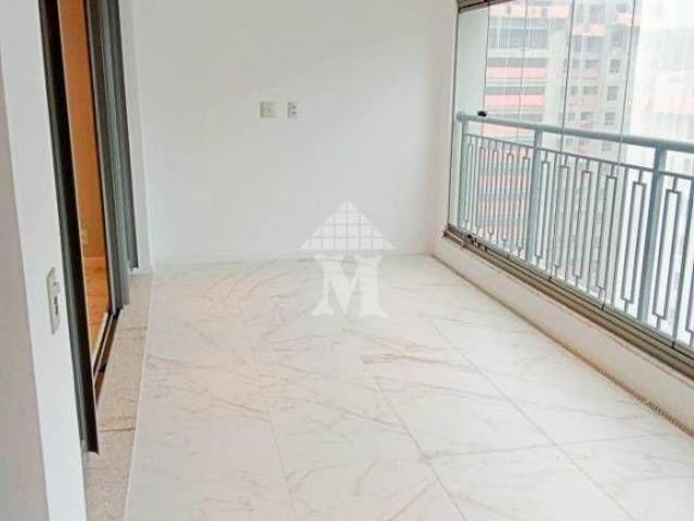Apartamento com 3 suítes à venda Moema