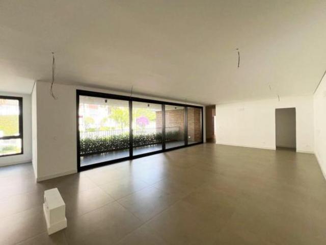 Apartamento com 3 suítes amplas varanda c/ churrasqueira 3 vagas 221m² Cabral