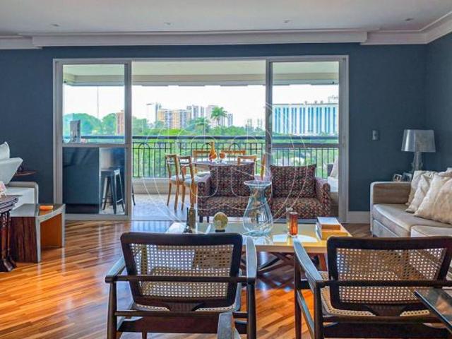 Apartamento com 3 suítes de 184 m² à Venda Alto da Boa Vista